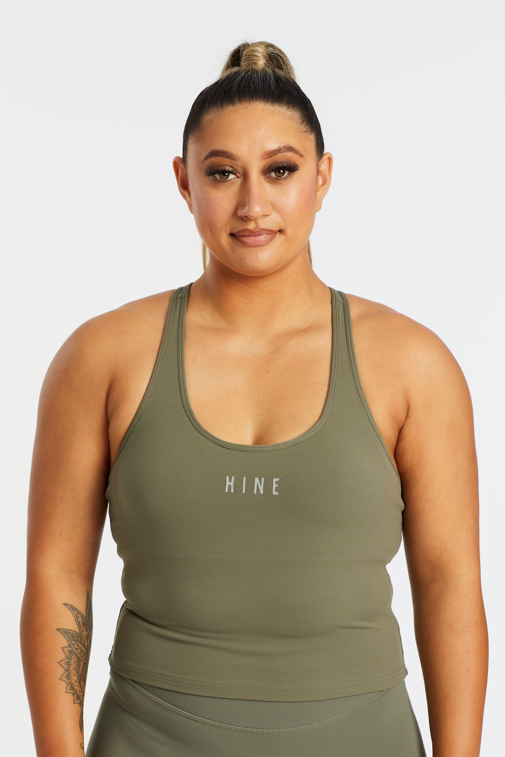 PERFORMANCE RACERBACK CROP SINGLET SAGE – HINE COLLECTION